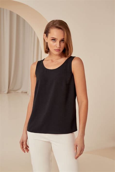 Купити Майка віскоза жатка чорна майка колір чорний матеріал віскоза стиль повсякденний