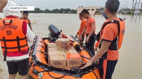 Mga tauhan ng PCG, puspusan ang pamamahagi ng relief goods sa mga inilikas nila sa Capiz - RMN ...