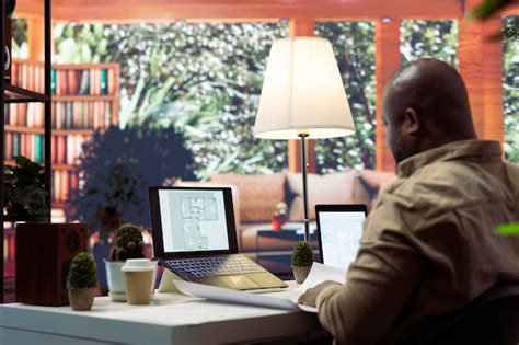 Free Photo Owner Using Digital Tools To Review And Evaluate Office