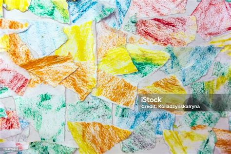 찢어진 종이의 많은 조각의 질감 찢어진 색깔의 종이 조각 퍼즐 추상 적 배경 0명에 대한 스톡 사진 및 기타 이미지 0명 갈기갈기 찢어진 개체 그룹 Istock