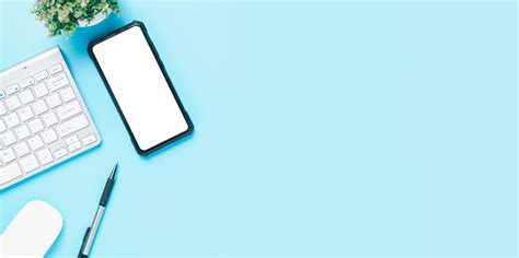 컴퓨터 키보드 빈 화면 스마트 폰 마우스 파란색 배경에 펜사무실 책상 0명에 대한 스톡 사진 및 기타 이미지 0명 Brand Name Smart Phone 개념