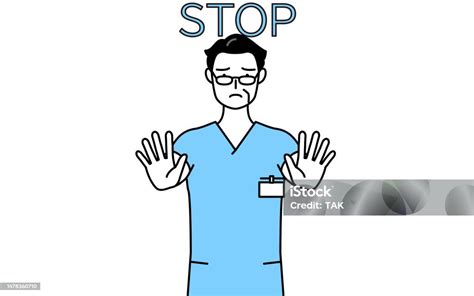 중년 수석 남자 간호사 물리 치료사 작업 치료사 언어 치료사 제복을 입은 간호 조수가 몸 앞에 손을 내밀고 정지를 알립니다 가정