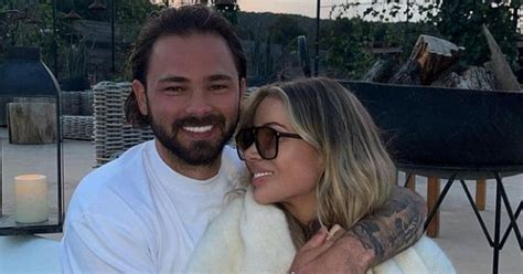Olivia Attwood Marries Bradley Dack In £30k Wedding Dress At Lavish