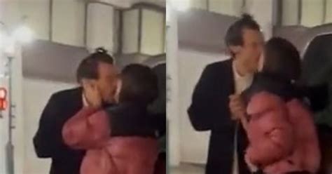 [sc팝스타] 해리 스타일스 돌싱 영국 모델과 도쿄 길거리서 뜨거운 키스