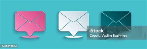 파란색 배경에 격리된 봉투 아이콘을 용지 잘라냅니다 전자 메일 메시지 문자 기호입니다 종이 아트 스타일 벡터 일러스트레이션 3차원 형태에 대한 스톡 벡터 아트 및 기타