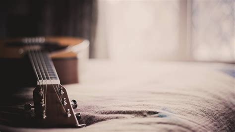 무료 이미지 미술 아직도 인생 사진 뽑아 낸 현악기 방 목재 어쿠스틱 기타 Tints And Shades 가구 전자 기타 2560x1440 Хүсэл