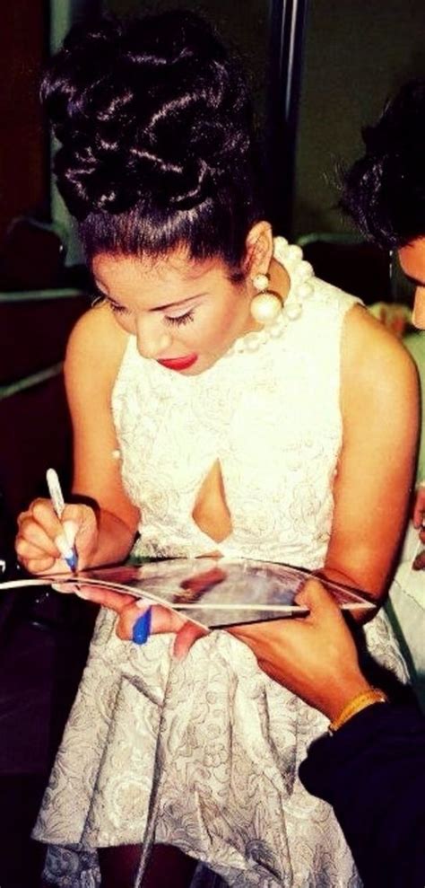 This Updo Selena Quintanilla Perez Selena Selena Quintanilla