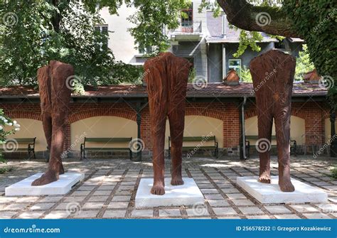 Walking Figures Made Of Cast Iron Sculptures By Magdalena Abakanowicz