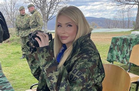 Mirno Spavajte Brani Nas Sandra Božić Poslanica Sns Vodi Skupštinski