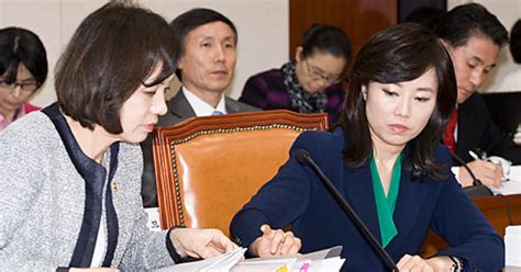 조윤선 여성가족부 장관 자료가 어디있더라