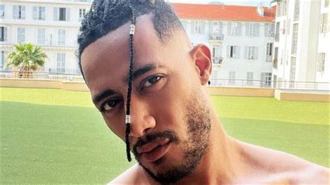 البس هدومك يافنان محمد رمضان عاري الصدر في أحدث ظهور والجمهور يعلق