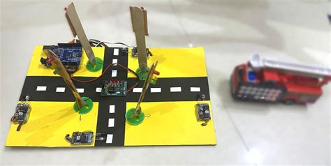 Automatic Traffic Light System With Emergency Vehicle Detection Sr