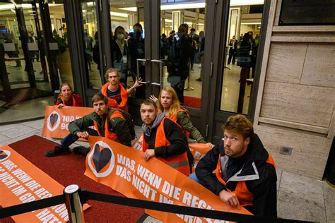 Aktivisten Vom Aufstand Der Letzten Generation Blockieren Flickr