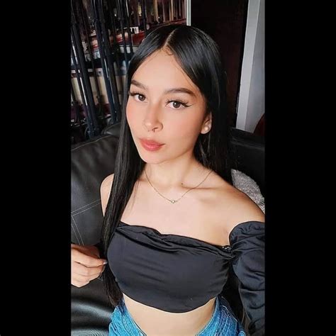 Marcela Marcelac On Threads