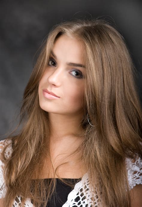 Как называют девушек с русыми волосами и карими глазами 88 фото
