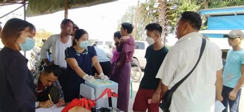 ကျုံမငေးမြို့အဝင်စစ်ဆေးရေးဂိတ်တွင် ကိုဗစ် ၁၉ ရောဂါကာကွယ်ဆေးထိုးနှံပေး