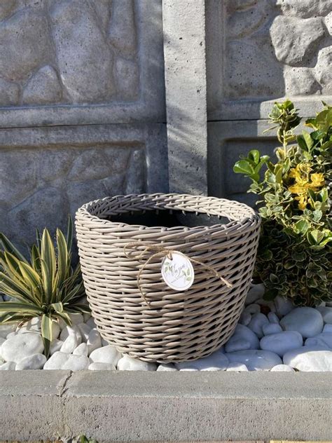 Кашпо из ротанга классическое узор волна цвет меркурий — цена 650 грн в каталоге Кашпо Купить