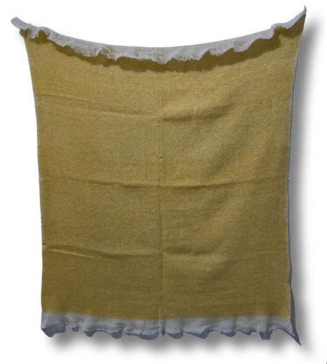Single Milled Acrylic Throws 3 Kg At Rs 375 Piece In Ludhiana Id 2851839782612