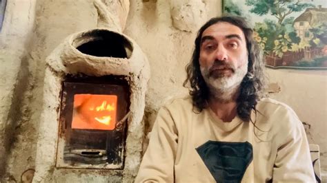 ЌЕ ЈА ПРЕЖИВЕАМ ЛИ ОВАА ЗИМА ВО КУЌИЧКАТА ОД ЗЕМЈА БЕЗ СТРУЈА Youtube