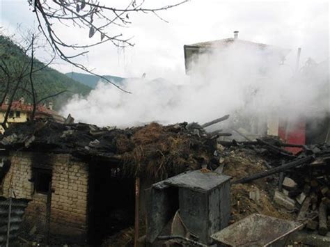 Палят къща заради дълг към лихвари