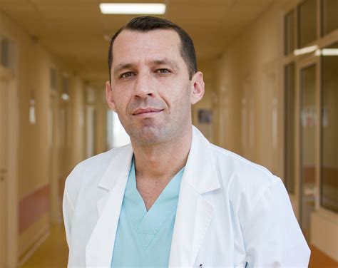 Водещият гинеколог д р Александър Любенов продължава приема на пациенти в МБАЛ „Сърце и Мозък