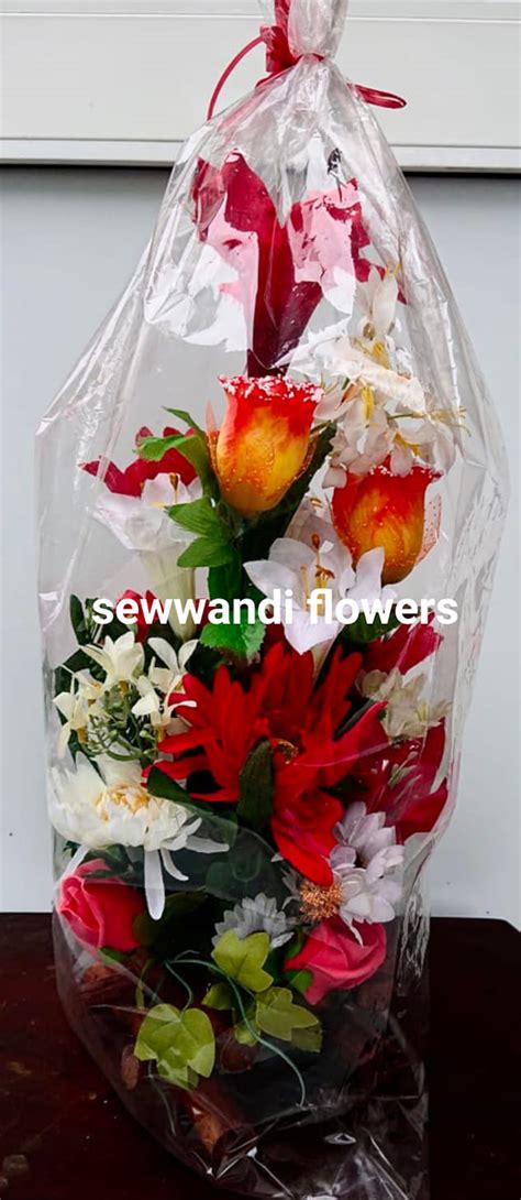 Sewwandi Flowers ඔබගේ නිවස සේවා ස්ථානය අලංකාර කර ගැනිම සඳහා විසිතුරැ මල් පෝච්චි ගෙන්වා ගත හැක