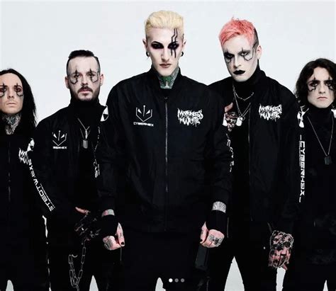 Motionless In White Tem Membros Da Banda E Equipe Com Séria Doença E Adia Shows No Brasil