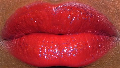 Peluncatan Macs Ruby Woo On A Woc Women Of Color