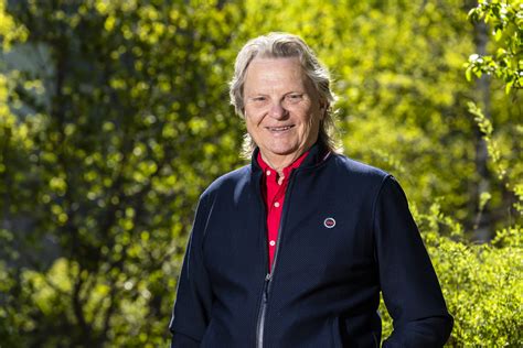 Laulaja Ja Säveltäjä Pepe Willberg ”suvivirsi Kuuluu Koulujen Kevätjuhliin”