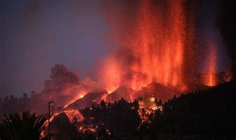La Palma Volcano Live Stream Canary Island Volcano Spews Lava Into