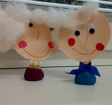 Babka A Dedko Preučiteľky Sk