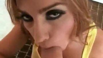 Novia sexy salvaje y sucia enseña sus habilidades PORNDROIDS