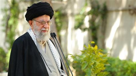 خامنه‌ای خواستار شناسایی سررشته و عاملان مسمومیت‌های دختران دانش‌آموز شد