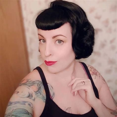 30 Stunning Vintage Hairstyles With Bangs To Try Today Hairydiary