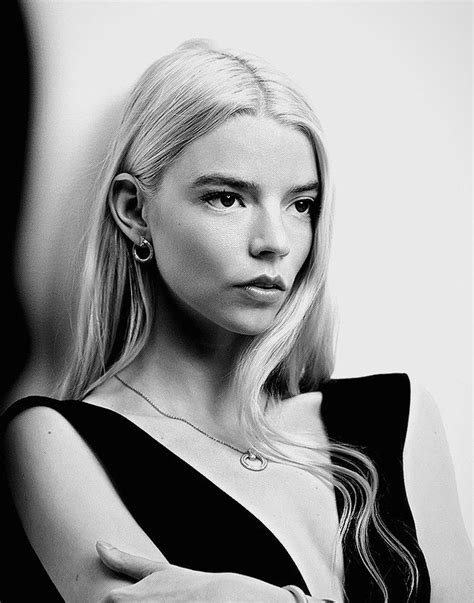 Anya Taylor Joy Background Anya Taylor Joy Photoshoot Anya Taylor Joy Tiffany And Co Minimal