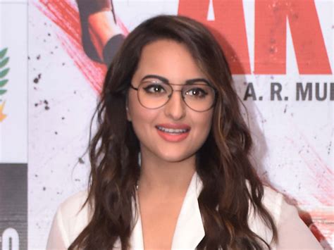 Sonakshi Sinha Hq Wallpapers Sonakshi Sinha Wallpapers 35019