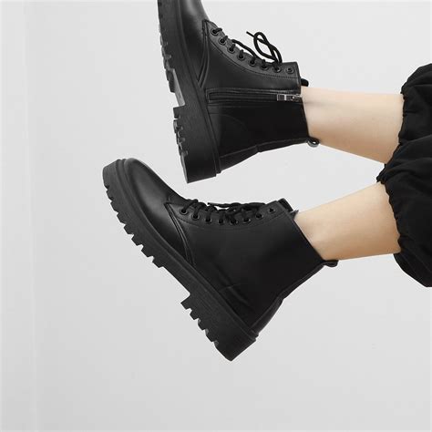 잇슈 베이직한 레이스업 사이드지퍼 통굽 워커부츠 4 3cm 11602 위시버킷