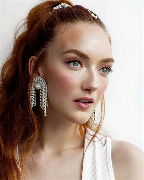 Daisy Clementine Scrolller