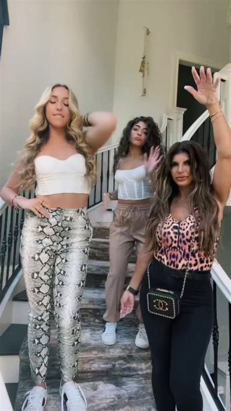 Rhonj Star Teresa Giudice Shows Off Her Real Skin In A Rare Unfiltered
