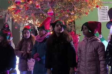 Грейна първата коледна елха в ДГ 190 ж к Малинова долина СО район „Студентски“