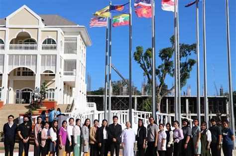 โรงเรียนธรรมจารินีวิทยา