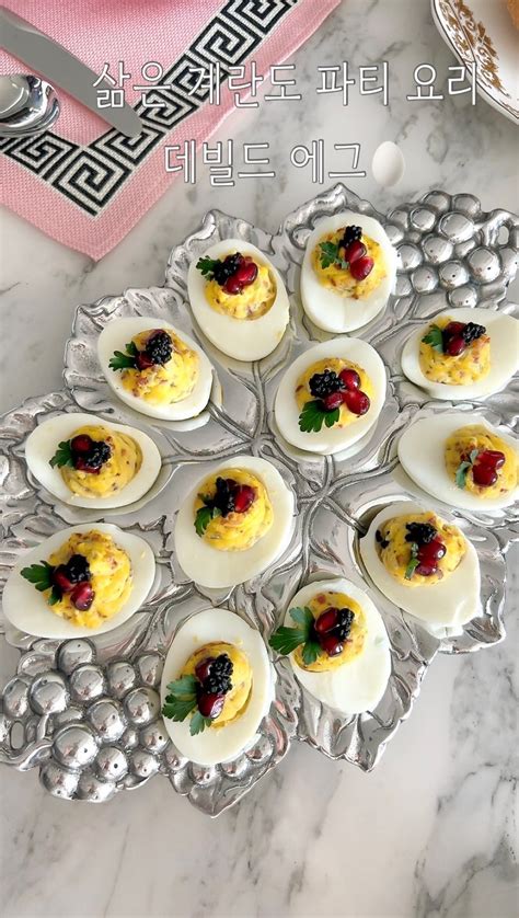 제오무드 떡만두국 며칠만 지나면 내년인데 떡국 많이 만들겠지요 저는 떡만두국 끓여서 미리 연습 해봤어요 지단으로 꽃모양 만들기 오랜만에 해봤더니 찢어지고 풀리고 난리도