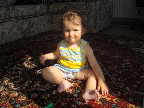доця на килимі Вік дитини 1 рік Ладимир Бондар Flickr