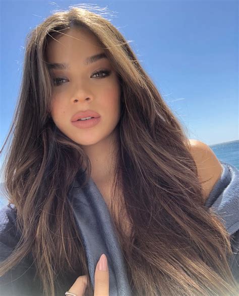 Hailee Steinfeld R Celebs