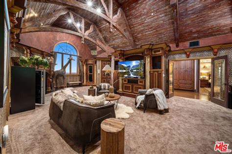 The Burbank Castle Is A Fairytale Hilltop Hideaway Los Angeles La Digs