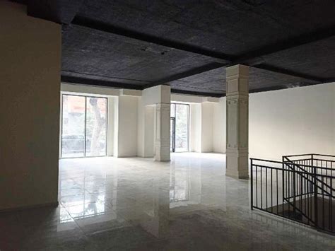 Geos Ge ქირავდება კომერციული ფართი საბურთალოზე