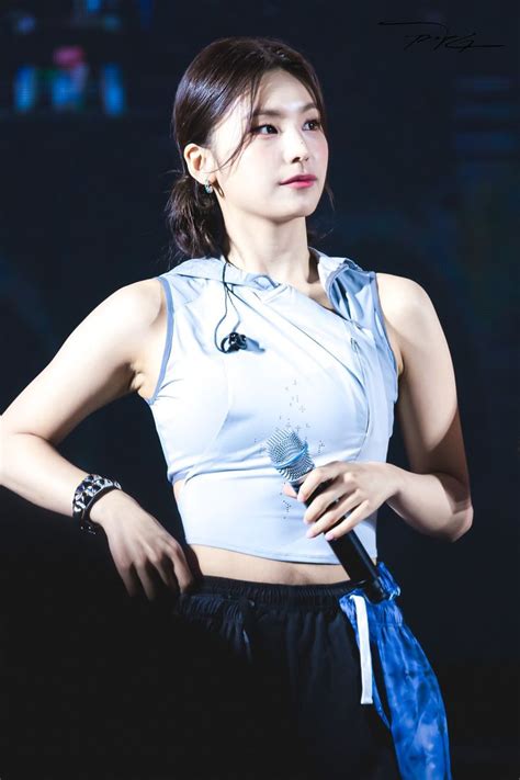 Korean Picture Idol 4 Kpop Idol Itzy Vocalist Kpop Girls Rapper Wife Female