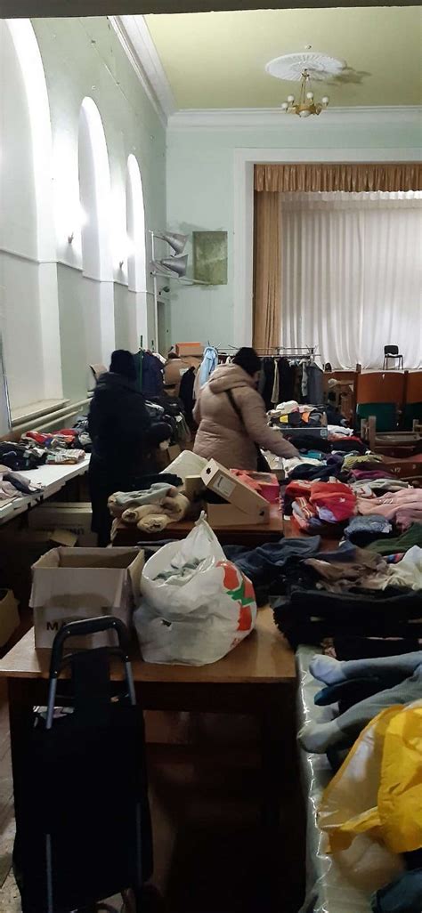 Мирівська громада отримала теплий одяг від благодійників куртки шапки светри шарфи фото