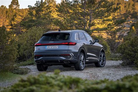 아우디의 중형 Suv Q5 풀체인지 모델 공개 바뀐 디자인이 예술 아우디의 중형 Suv Q5 풀체인지 모델 공개 바뀐 디자인이 예술