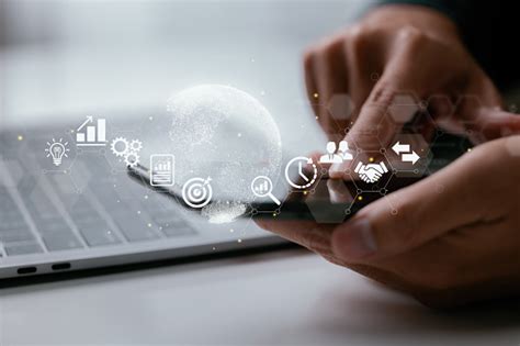 스마트 폰을 가진 사업가 전 세계 비즈니스 인터넷 연결 응용 기술 및 디지털 마케팅 사례에는 금융 및 은행 디지털 링크 기술 및 빅 데이터가 포함됩니다 Brand Name